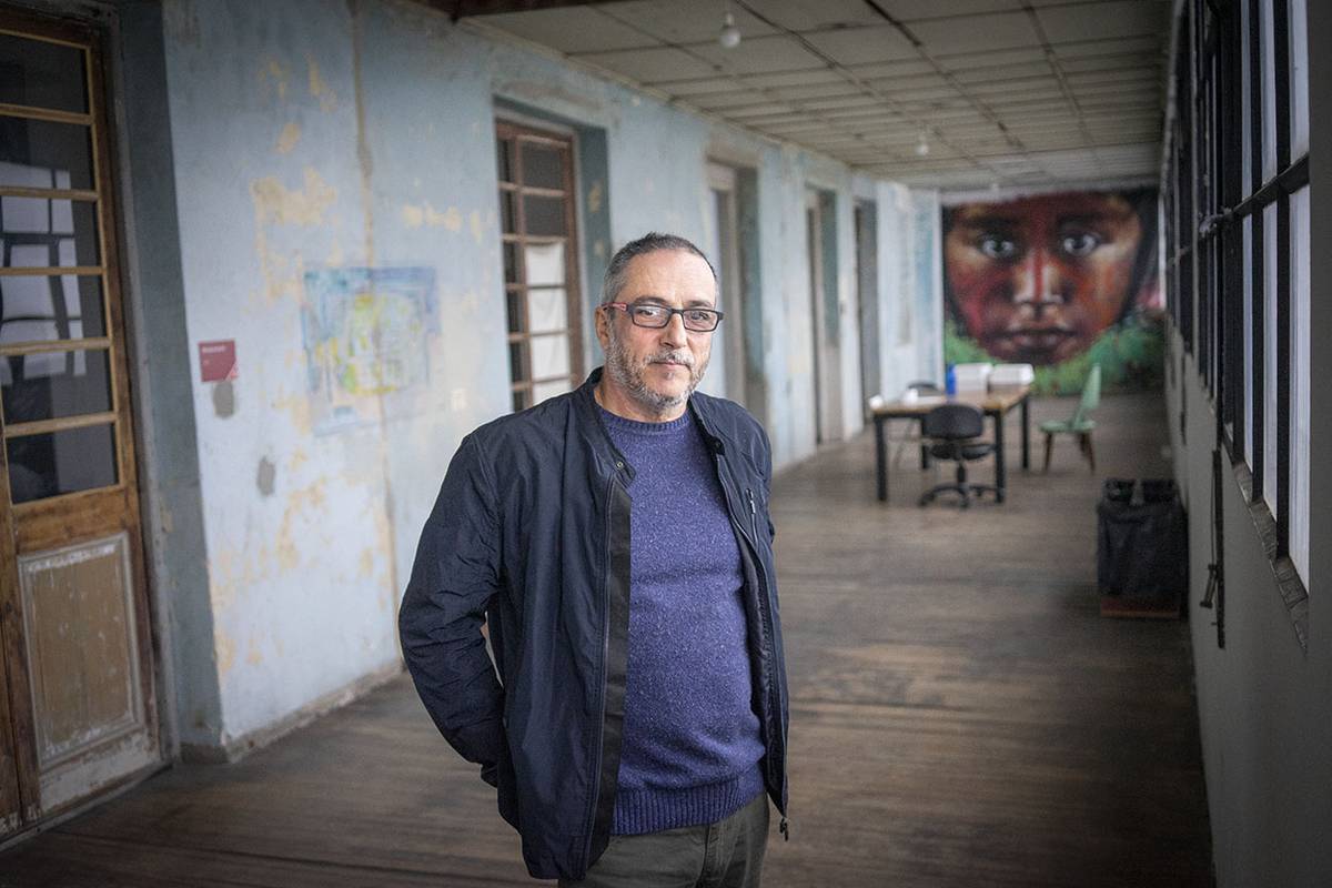 Con el argentino Alejandro Sarmiento, que diseña objetos domésticos con ...