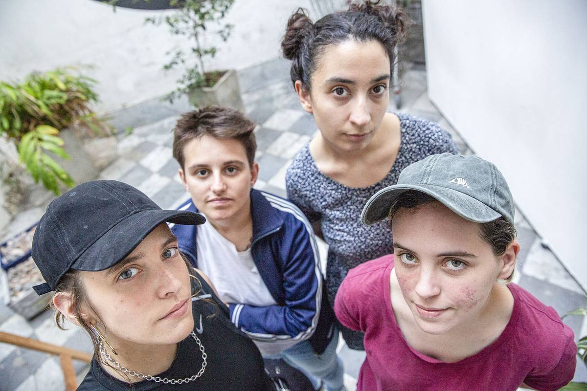 Neón, desamor, y sintetizadores: la fórmula mágica del nuevo disco de ...