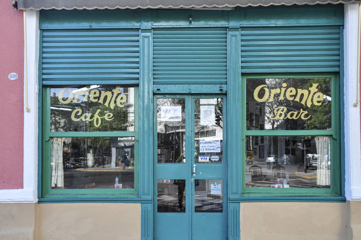 Bar Oriente: una ventana al barrio porteño de Villa Ortúzar | la diaria ...