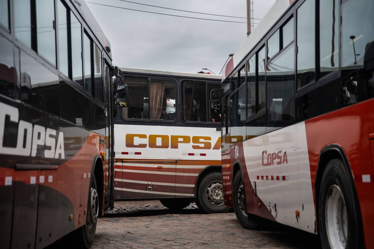Se incendiaron tres ómnibus de Copsa en la Terminal de Parque del Plata ...