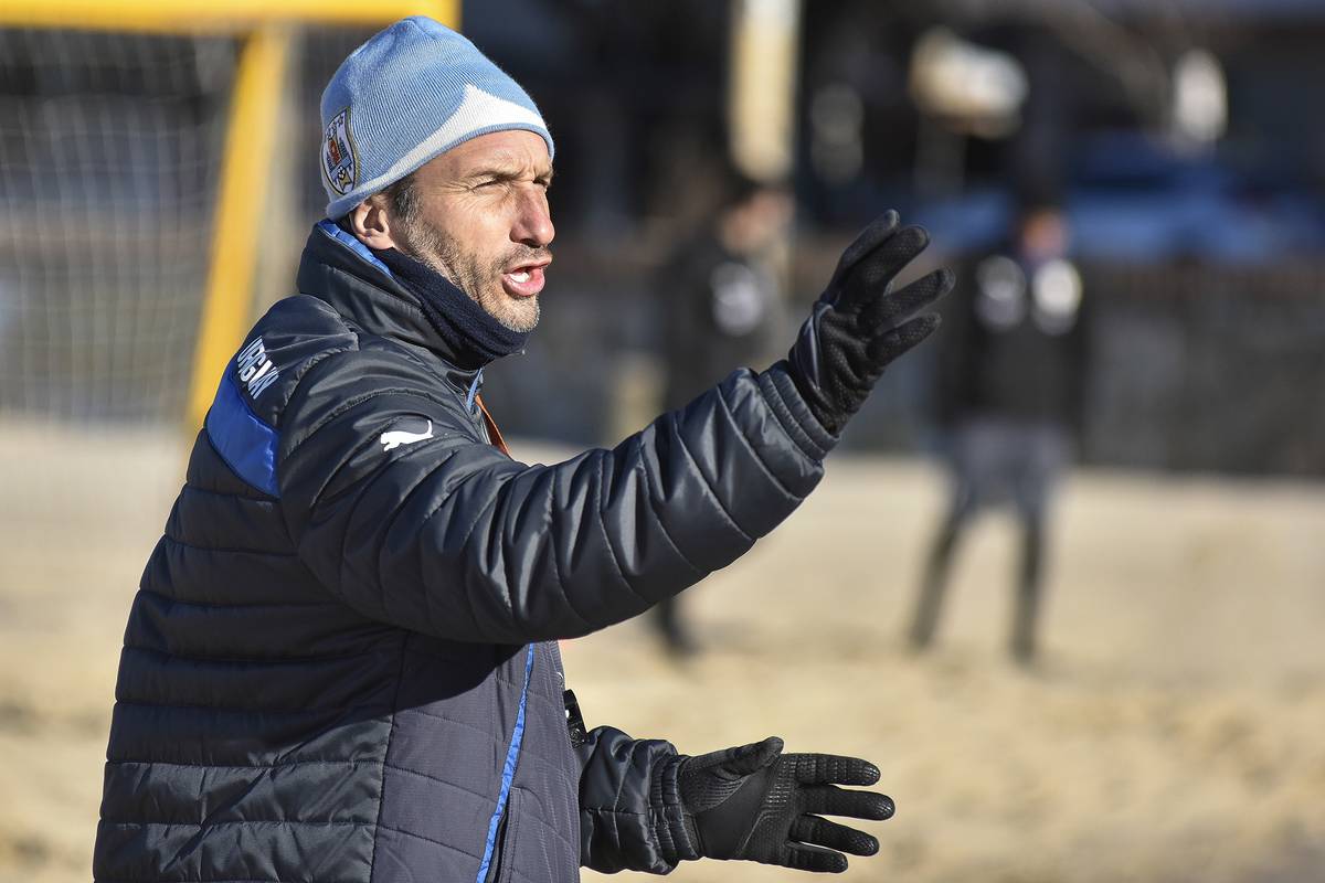 Tiene arena: con Germán Parrillo, entrenador de la selección uruguaya ...