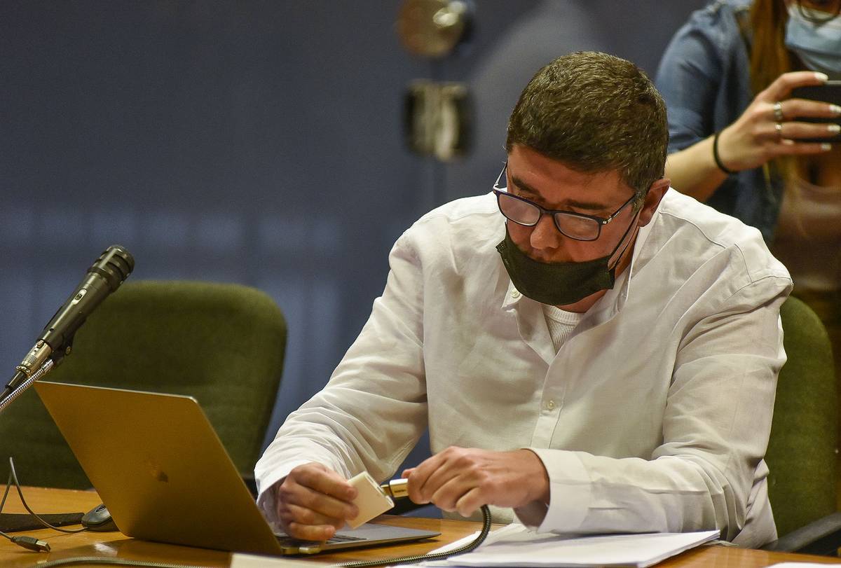 La Fiscalía llamó a declarar a Elbio Rodríguez como investigado en la ...