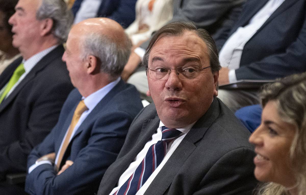 Falero contrató a 17 cargos de confianza a través de la CND, aunque ...