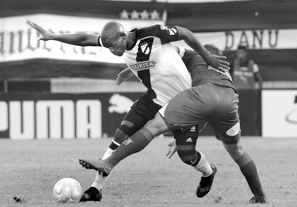 Danubio le ganó de atrás, 2-1, el clásico a Defensor Sporting en ...